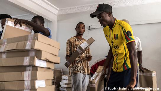 Guinea junta leader Doumbouya expected to win election