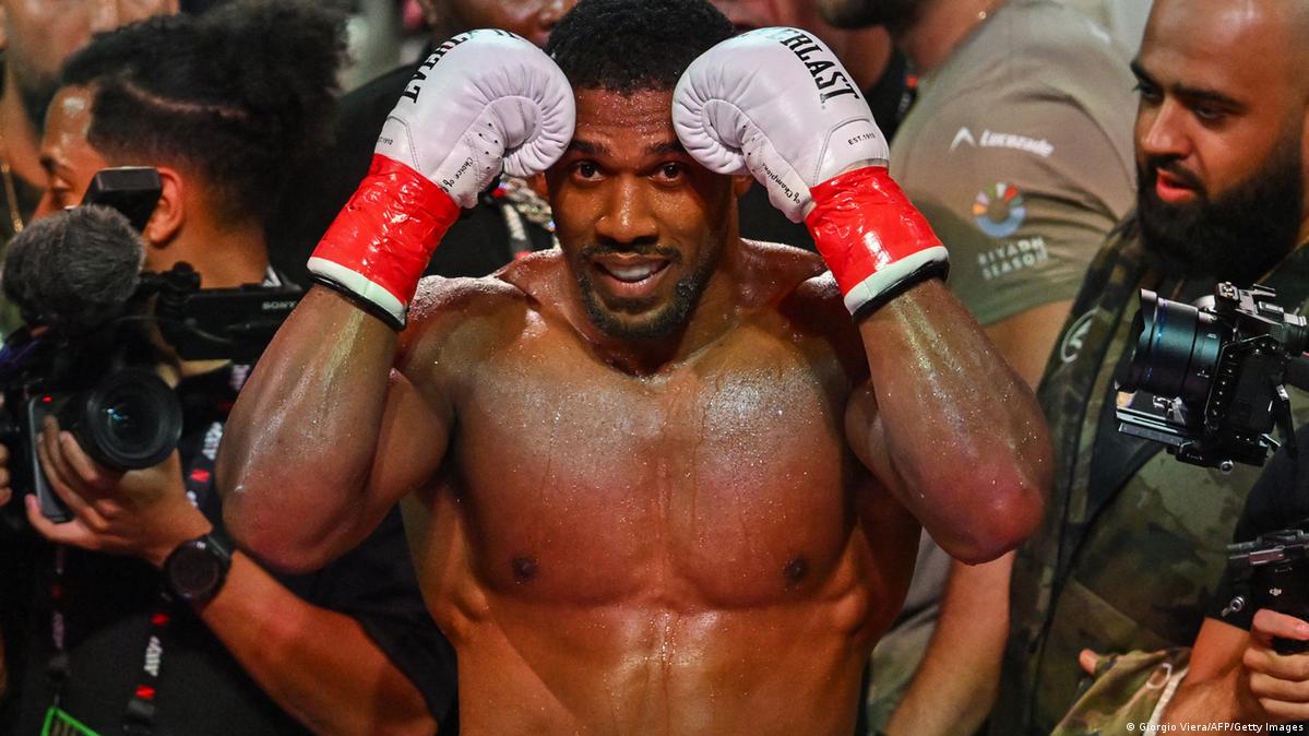 Anthony Joshua discharged from hospital after Nigeria crash
