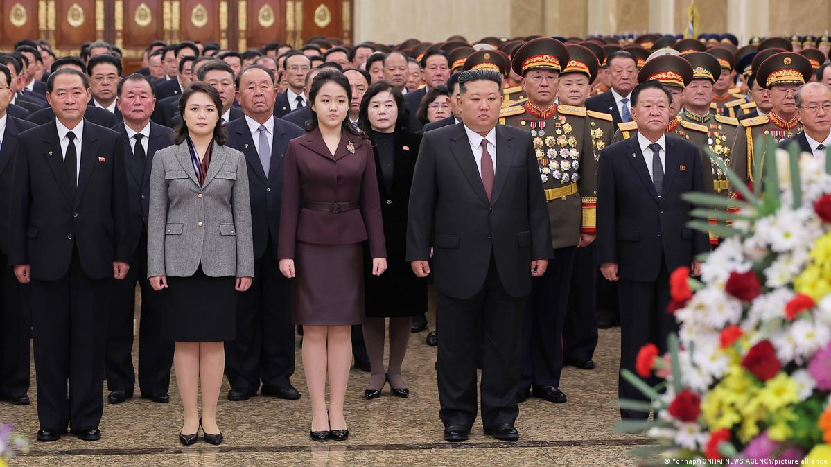 Kim Jong Un's daughter visits mausoleum, fueling heir rumors