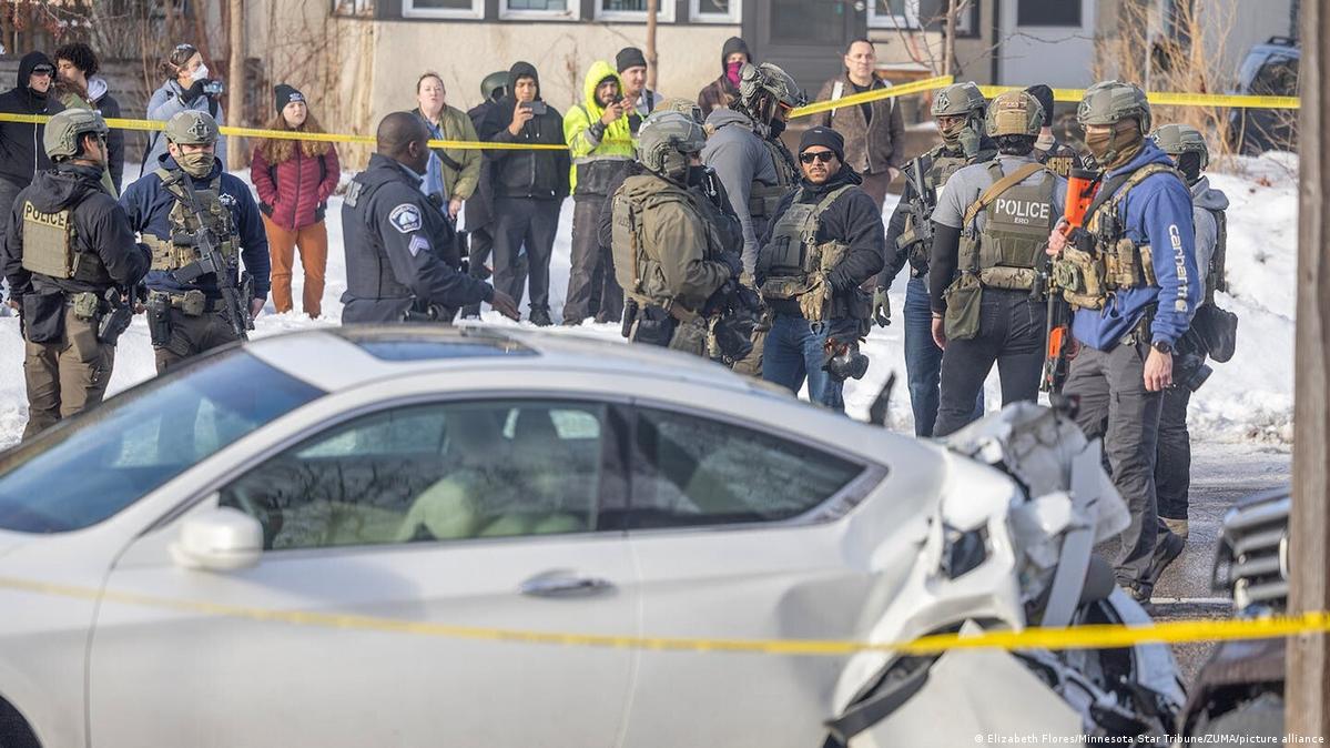 US: ICE agent kills woman during Minneapolis raid – DW – 01/07/2026