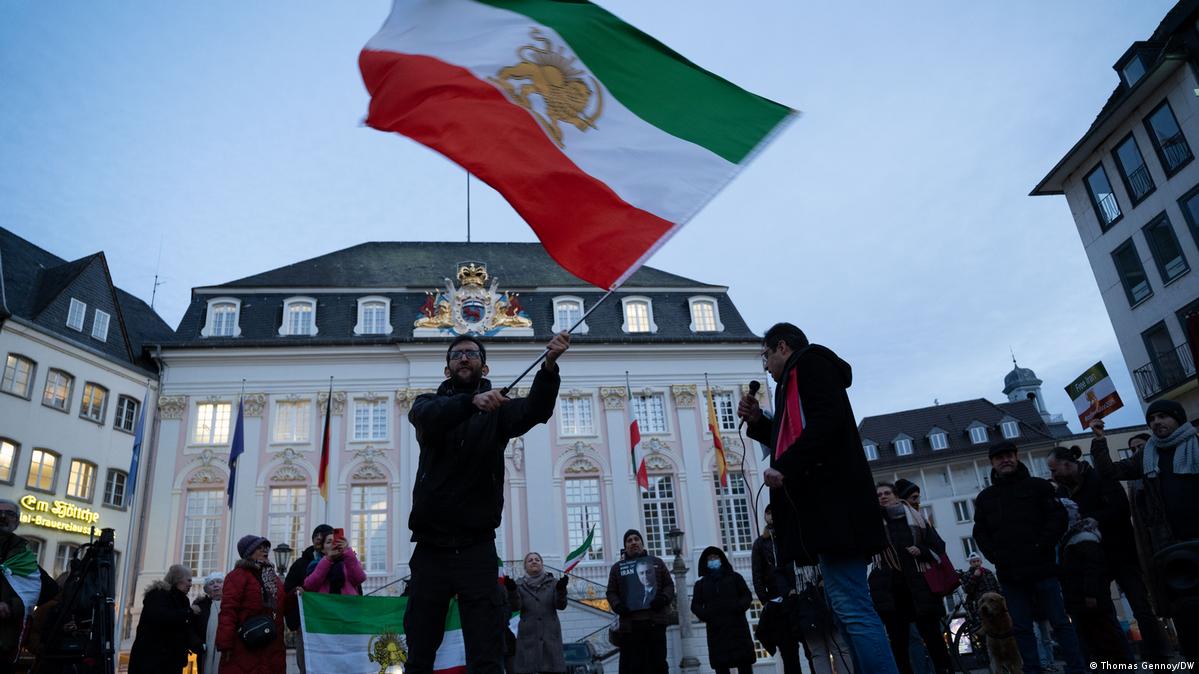 Exiled Iranian women in Germany: 'All that remains is rage!'