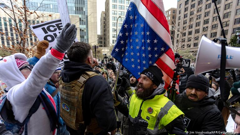 Minneapolis anti-ICE protesters clash with far-right group