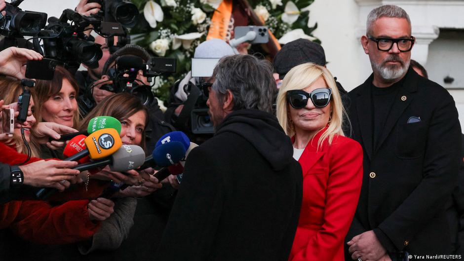 Celebrities, fans gather in Rome for Valentino's funeral