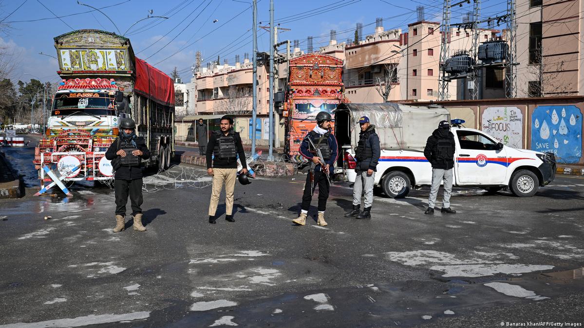 Pakistan: 145 militants killed after suicide and gun attacks