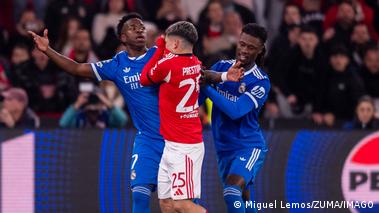 Acusaciones de racismo vuelven a agitar el mundo del fútbol