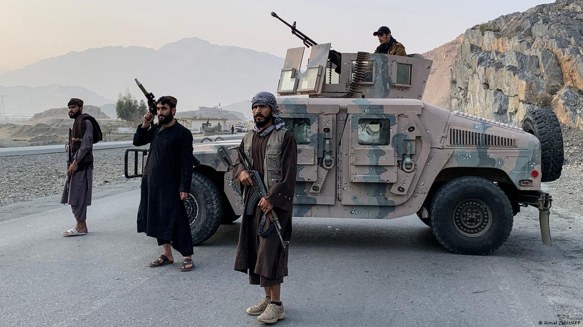 Afghan Taliban attacks met with Pakistani strikes on Kabul