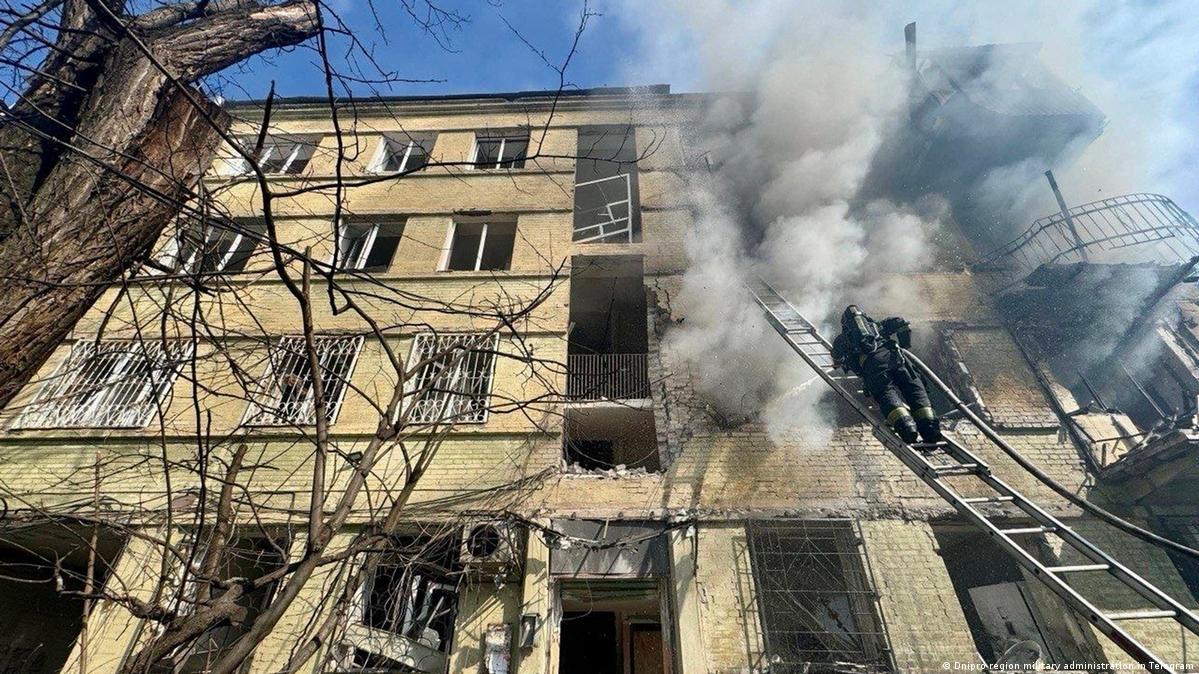 РФ атакувала Дніпро: горіла багатоповерхівка, є постраждалі