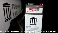 Digital memory at stake: News outlets block Wayback Machine