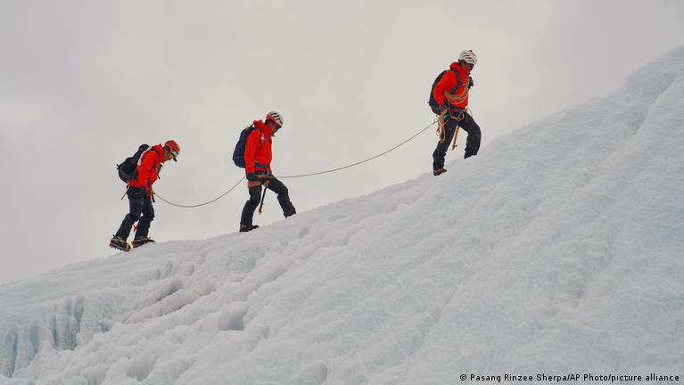 Mount Everest climbers line up despite new dangers