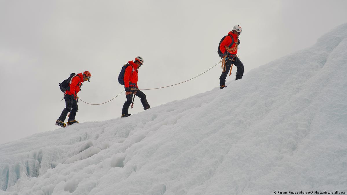 Mount Everest climbers line up despite new dangers