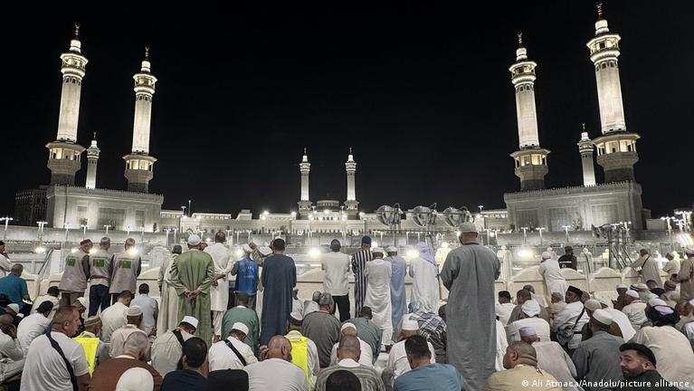 Saudi Arabia: 1.5 million join Hajj pilgrimage despite war