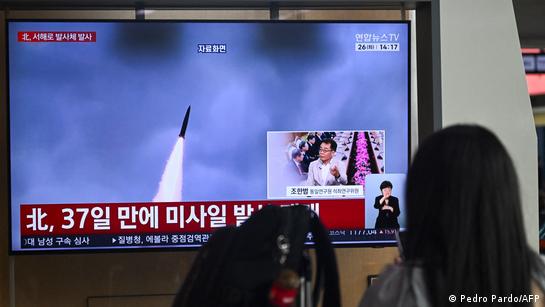 Pyongyang confirma pruebas de misiles junto con artillería