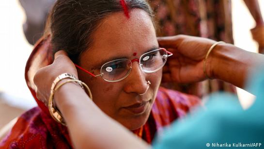 India: menos de dos dólares para ver la vida con nitidez