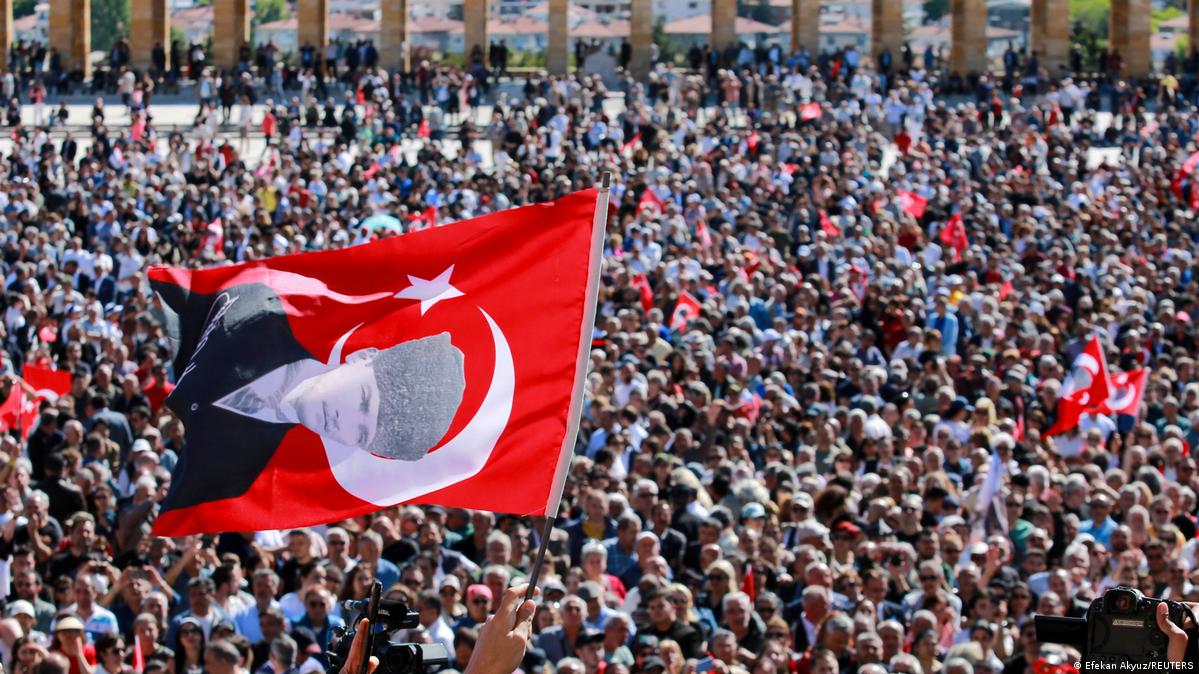 Turkey: Ousted CHP leader draws thousands for Ankara rally