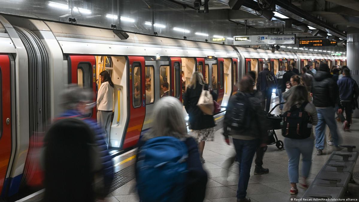 London Tube workers go on two-day strike