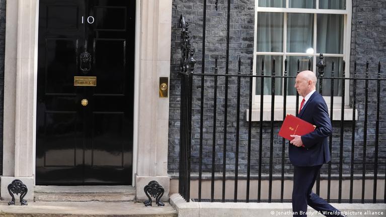 UK: Defense Secretary John Healey quits in spending dispute
