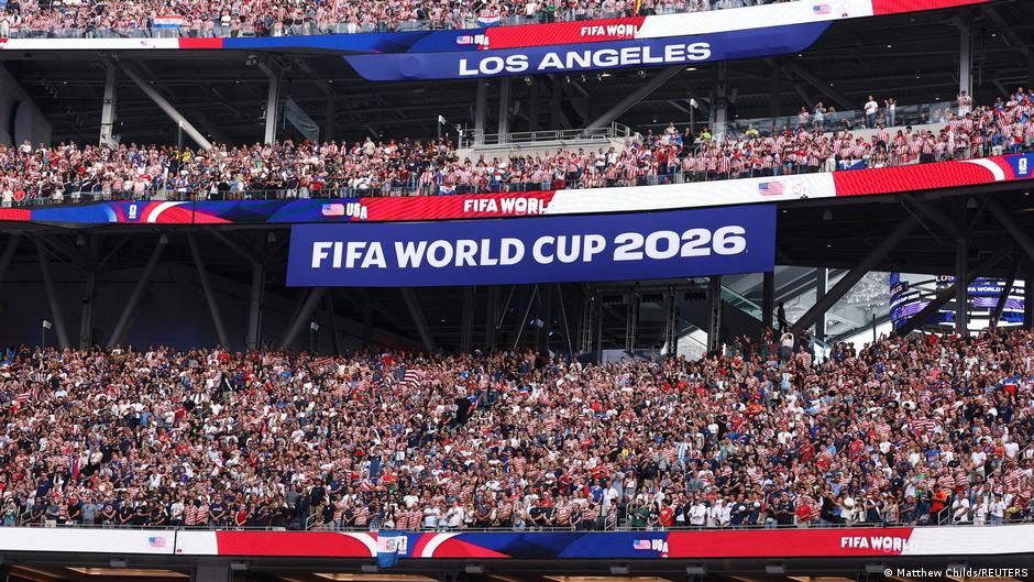 Fudbal kao zlatna koka: Fifa uvek dobija :: DW :: RTCG - Radio ...