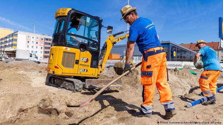 Germany news: Heat alerts in effect for millions